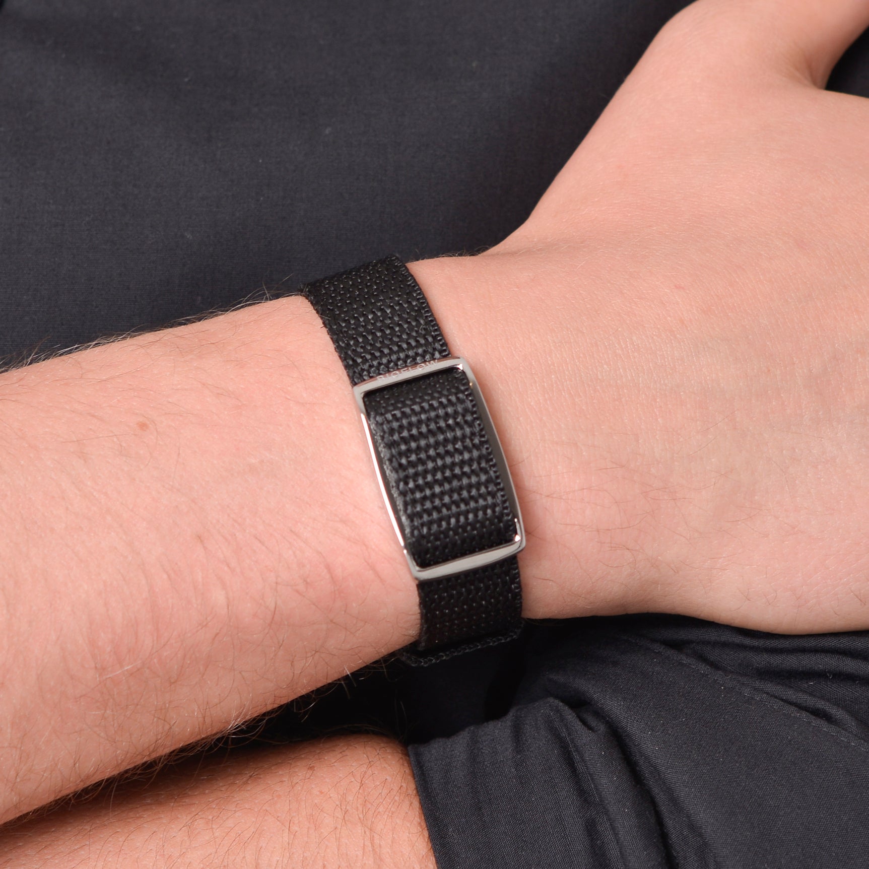Explorer Magnetic Wristband Black – Bioflow AU
